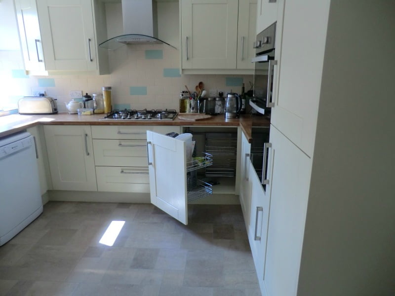 Shaker_painted_ivory_9a - RF Installations | Chesterfield Kitchens
